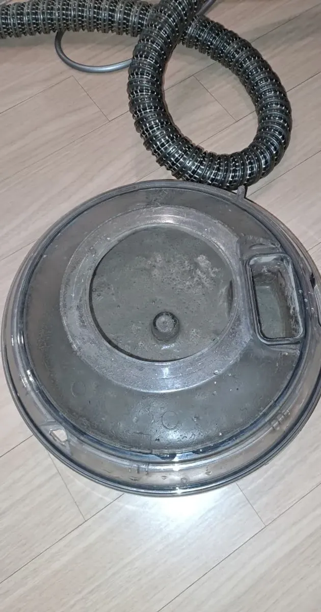지저분한 곳은 더 신경써주시고 깨끗하게 청소해주셨습니다 카페트에 대한 지식이 해박하셔서 믿음이 가는 분입니다 자주