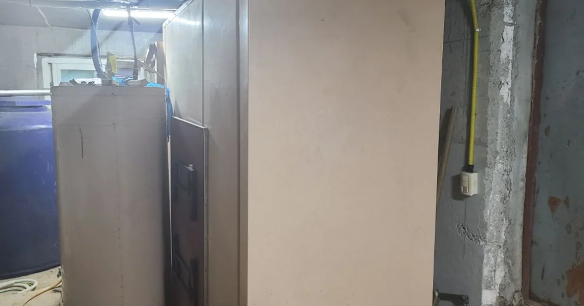좁은 골목 펜스 손상없이 심야보일러 철거 요청했는데 이상없이 깔끔하게 해주셨어요 별개의 약간의 문제도 있었지만 깔끔하게 처리해
