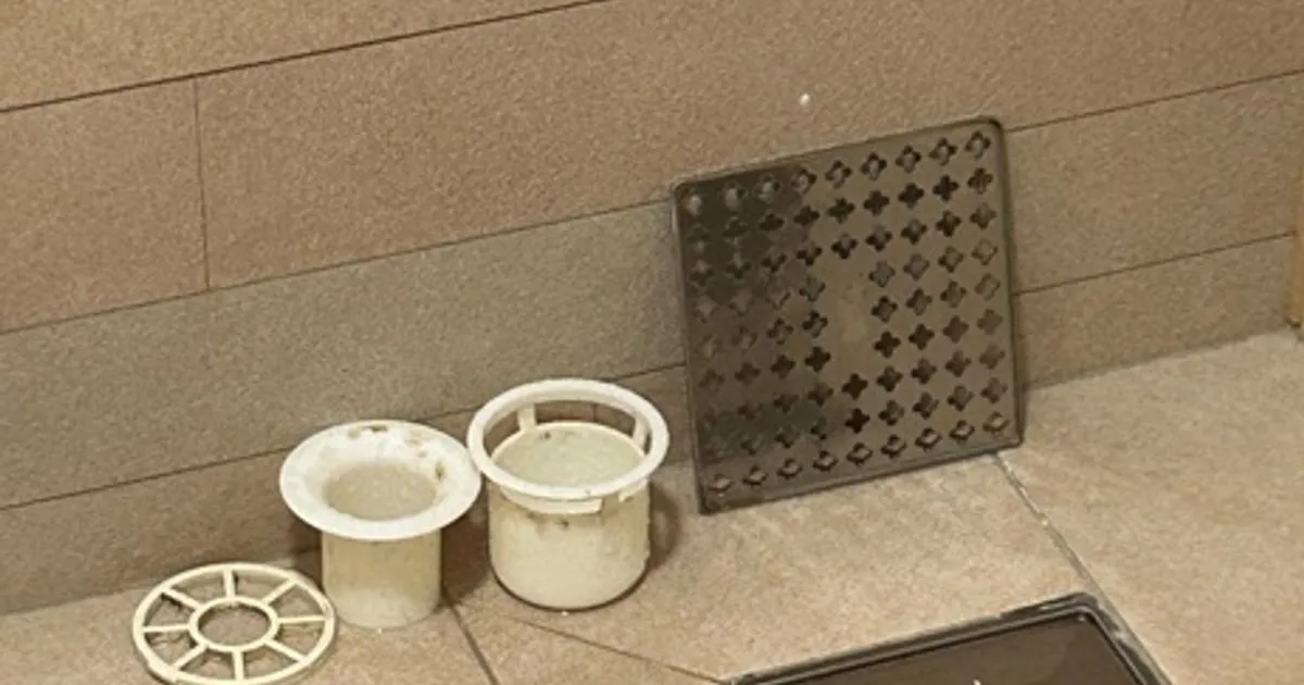 여러군데 알아보았는데 상담도 친절히 잘해주시고 가격도 제일 합리적이고 더운데도 불구하시고 정말 꼼꼼하게 잘해주셔서 만족했습니다