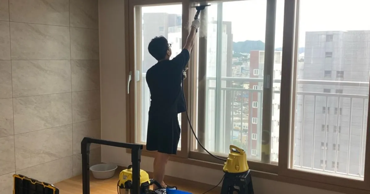 작업속도 빠르고 꼼꼼하게 사장님이 직접 청소해주셔서 더 믿음직 스러워요~ 숨고 숨은고수