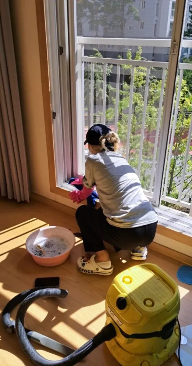 시간 맞춰 오셔서 열심히 잘 해주셨습니다 청소법도 잘 설명해 주시고 친절하셨어요 고생 많으셨습니다 숨고 숨은고수