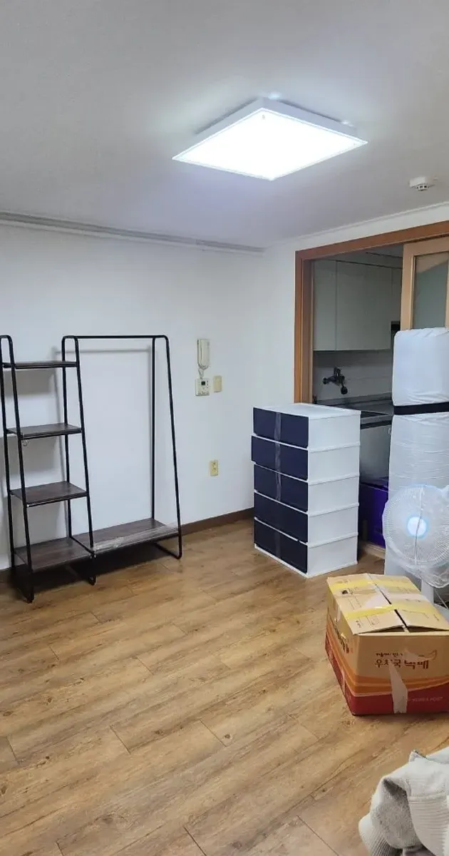 시간 맞춰 와주시고 자재도 미리 가져다주셔서 수월하게 이사했습니다 작업속도도 빠르시고 금방 끝났습니당 친절하시고 1층에 계단
