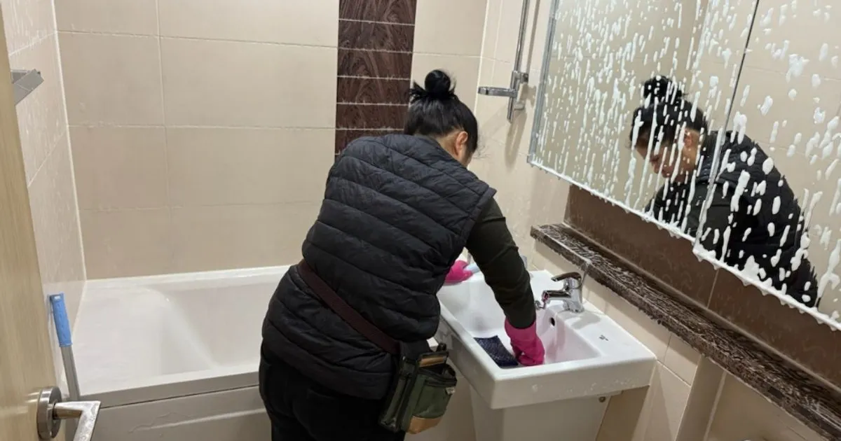 전날에 갑자기 이사시간이 앞당겨 져서 시간변경이 가능할지 문의드렸는데 다행히 일찍와주셨어요 집상태가 곰팡이도 심하고 안좋았는데