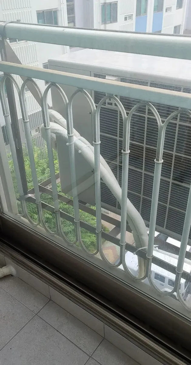 지금까지 에어컨이전설치해본중에 제일 깔끔하고 전문성이 돋보이는 설치였습니다 무엇보다 믿음과 신뢰가 맘에 들어서 적극