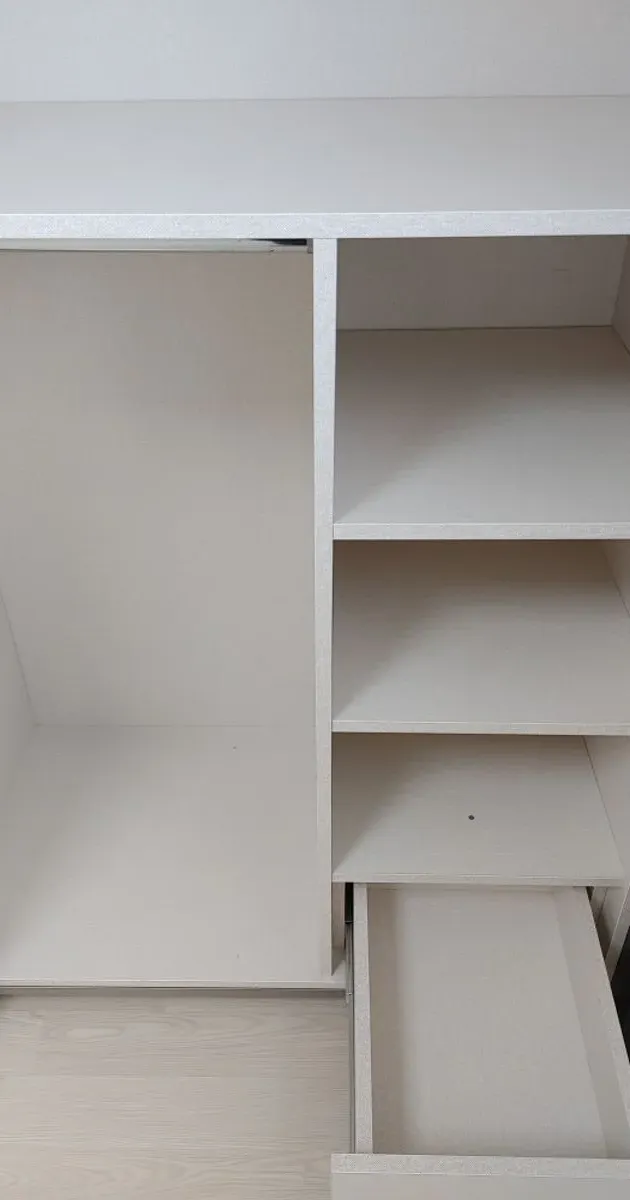 친절하게 응대 해주시고 궁금한 부분 설명도 잘 해주셨고 작업도 마음에 쏙~~ 들어서 만족합니다 숨고 숨은고수