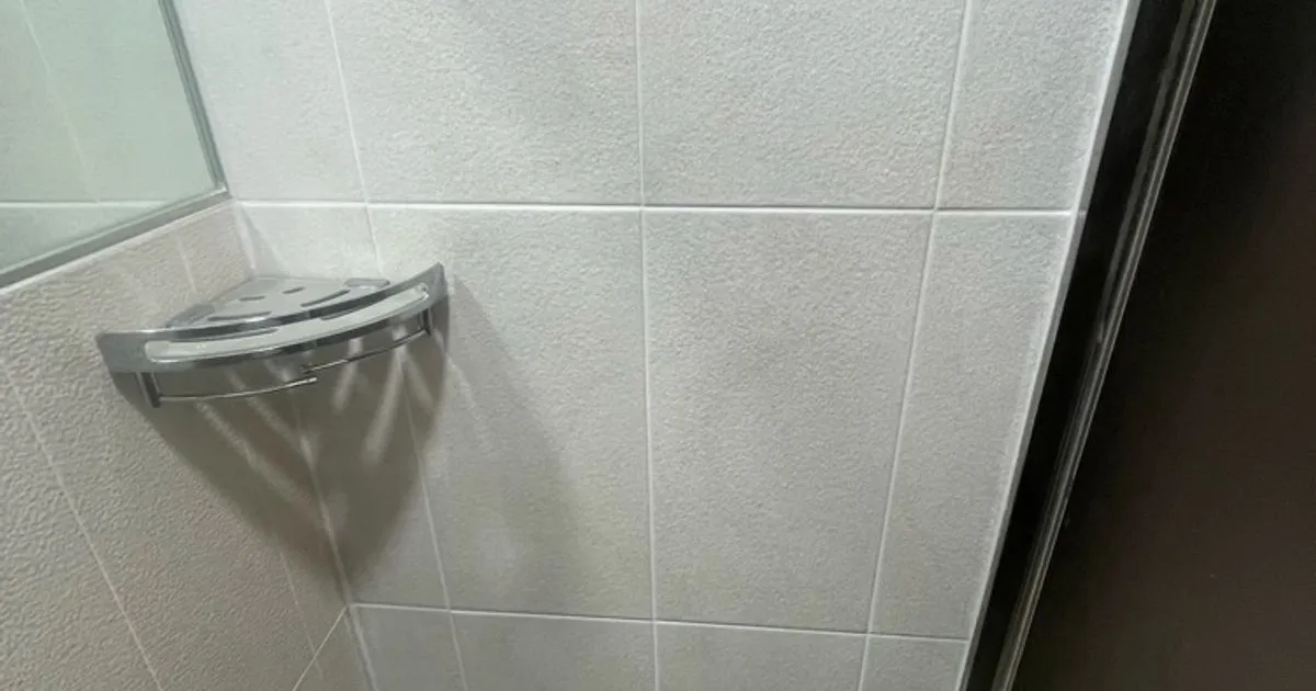 친절하게 상담해주시고 타일에 조금 크랙 있는 부분도 추가로 메워달라고 부탁드렸는데 잘 들어주셔서 넘 감사했습니다 제가 조금
