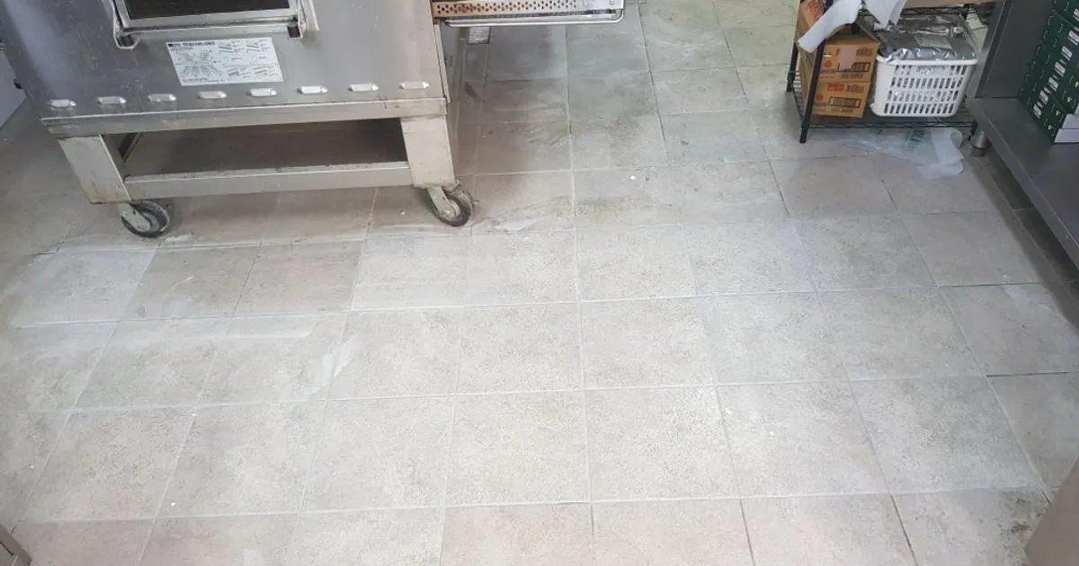 친절하시고 먼지도 많이 안나게 작업해주셨습니다 시간약속은 물론이시고 자세한 설명과 진행과정을 잘 이야기 해주셔서 만족스럽게