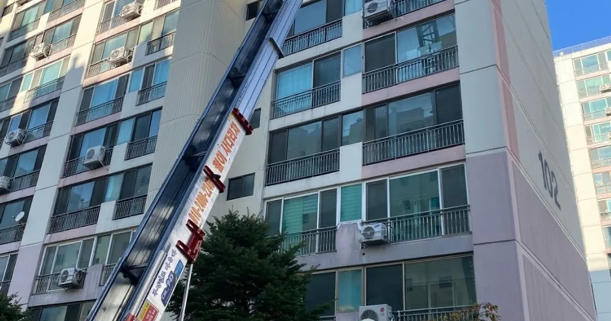 상황이 너무 급해서 사다리차를 이용 하였는데 시간도 잘 지켜주시고 물건도 많은데 물건도 올려주시고 사장님도 친절하셔가지고 너무