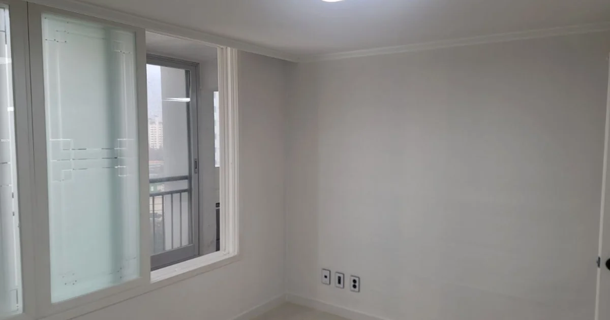 정말 친절하게 상담해주셔서 부담없이 결정할 수 있었습니다 도배도 너무 잘 되었고 마무리도 깔끔하게 해주셔서 감사합니다