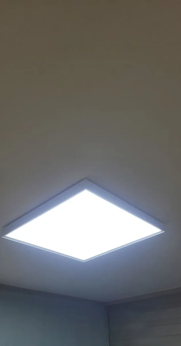 난이도가 어려운 조명이었음에도 불구하고 거의 5분만에 완벽하고 깔끔하게 설치해주셔서 감탄이 절로 나왔네요 정말 진정한 숨은고수님을 만나서 행운이었던것 같습니다 다른