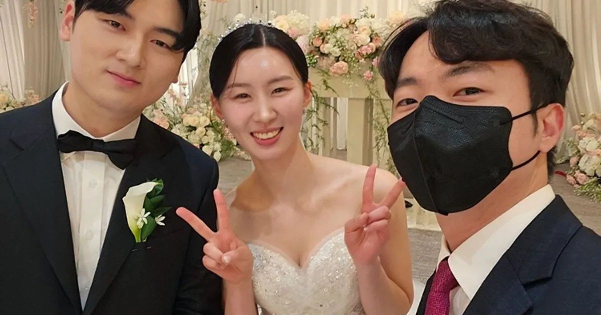 강현 사회자님 정말 최고입니다 결혼식 준비 너무 바쁘고 힘든데 사회만큼은 편안하게 믿고 맡겼어요 목소리도 좋으시고 진행