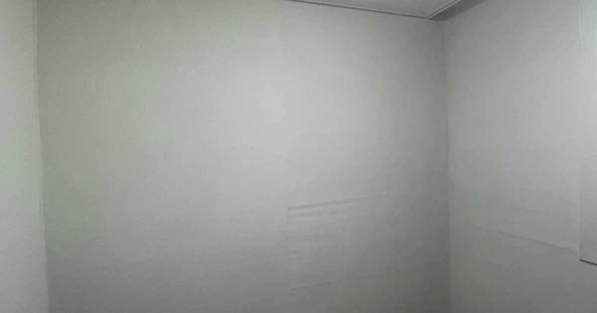 일단 너무 친절하시고 도배를 굉장히 깔끔하게 해주셨어요 시간 약속도 이른시간인데 잘지켜주셨어요 특히 가격이 엄청 합리적인데