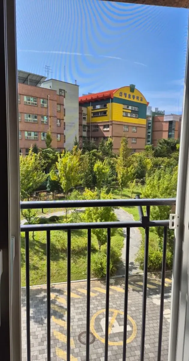 방충망이 낡기도 하고 벌레가 저녁만 되면 나와서 교체했는데 시인성도 좋고 맘에들어요 숨고 숨은고수