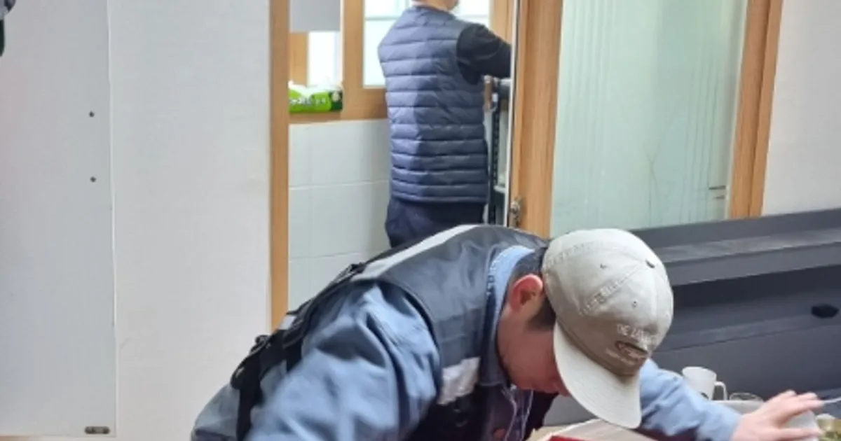 시간도 정확히 지켜주시고 작업속도도 엄청빨리 해주셨습니다 짐도 많고 챙길것도 많았는데 꼼꼼하게 챙겨주시고 설명도 잘해주셔서