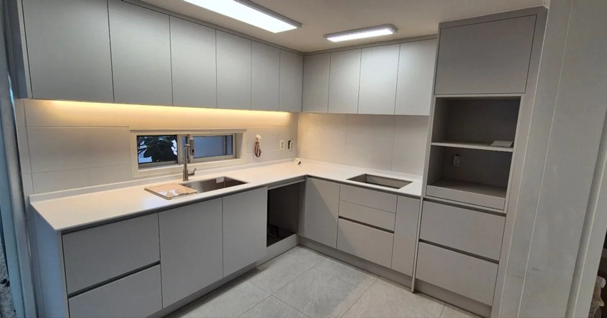 살면서 자발적으로 후기를 남기는 건 처음이네요 이 글이 저처럼 주방 인테리어를 고민하는 분들께 작은 도움이 되길 바라며 펜을 들었습니다 구축아파트의 식기세척기 설치