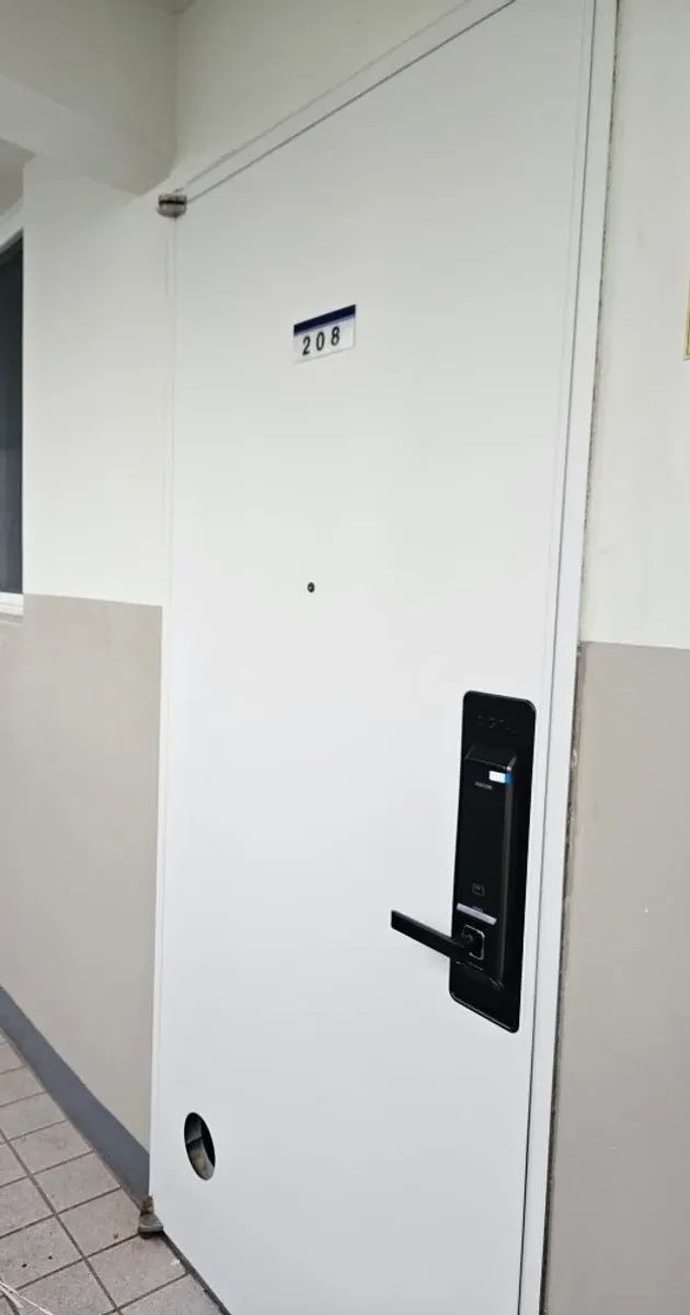 세심하게 설명 잘해주시고 꼼꼼하게 설치 잘 해주셨습니다 덕분에 세련되고 깔끔한 문이 완성됐네요 감사합니다~~ 숨고 숨은고수