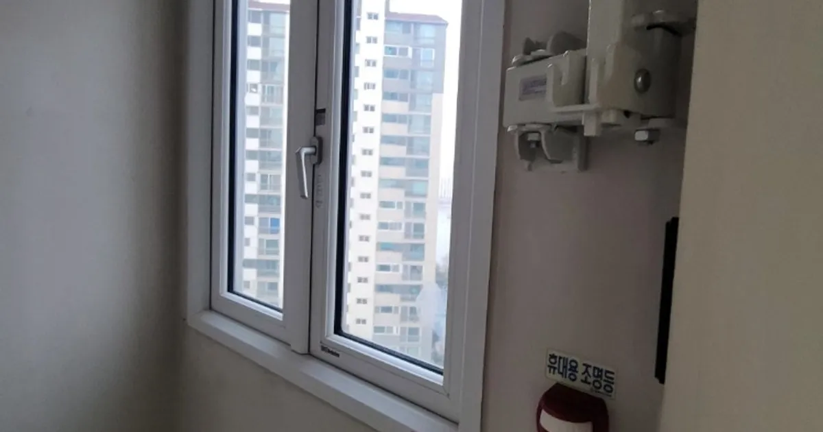 집 곳곳에 곰팡이때문에 스트레스였는데 전부 없애주시고 샷시 창문 창틀부터 벽까지 싹 청소해주셨습니다 정말 꼼꼼하게 작업해주셨고