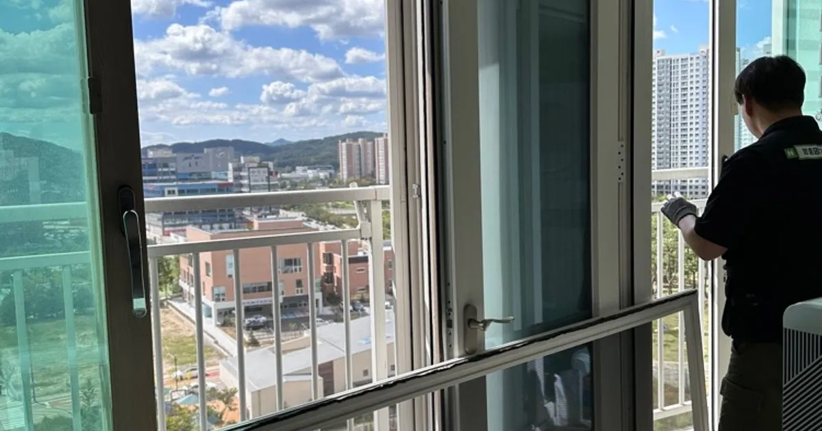 첨에 아기가 장난치다 방충망을 찢어서 급하게 방충망 교환이 필요했는데 친절하신 설명과 함께 꼼꼼하게 시공해주셔서 정말