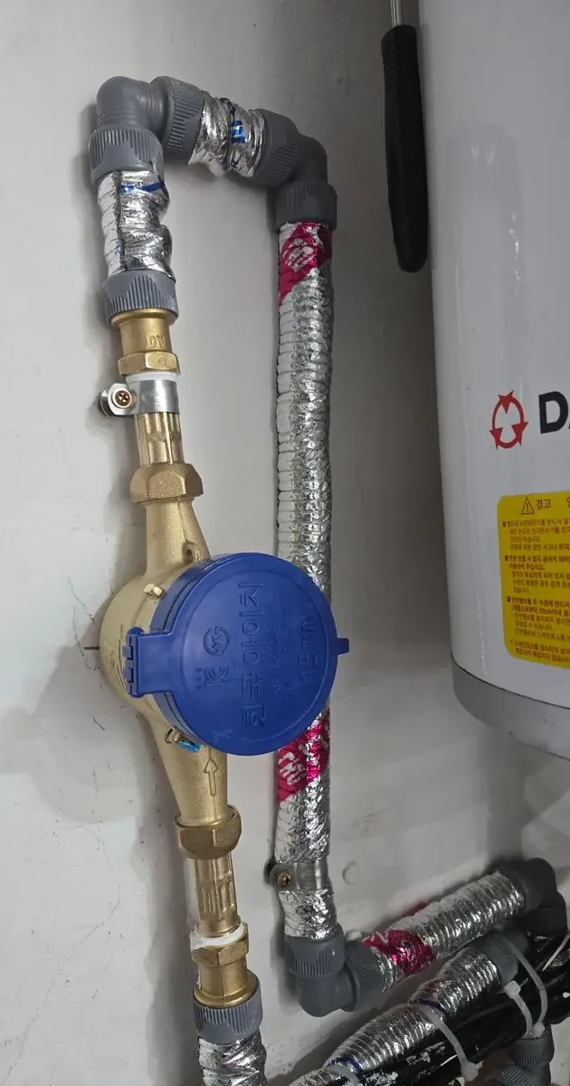 수도계량기 설치 해주셨습니다 좋은점 3개만 선택하라는게 아쉬울 정도로 너무 만족합니다 친절상담으로 작업에 관해 쉽게 설명해주시고 완벽하고 깔끔한 작업마무리까지 그리고