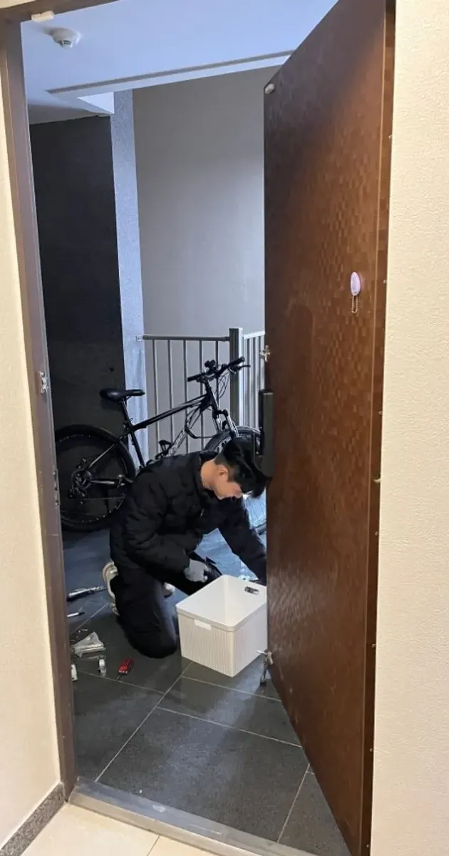 정말 너무 친절하시고 저렴한 가격에 잘 시공한거같습니다 진짜 고민하시지말고 여기 사장님께 작업하시면 후회안합니다 ㅎㅎ