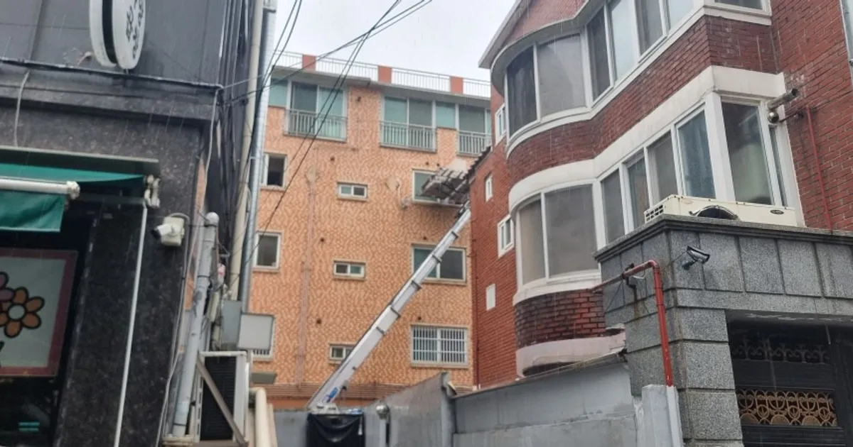 오늘 비가 퍼붓는데도 불구하고 그 많은 가전가구 생활쓰레기 음식물쓰레기 등등을 다 치우고 정리까지 해주셨습니다 앞으로 계속