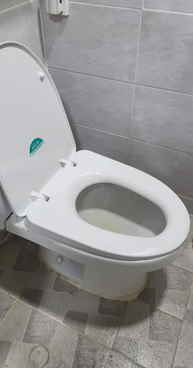 이동거리도 좀 되셨을텐데 잘해주셨어요 친절하게 상담도 해주시고 오셔서도 아주 잘해주셨습니다 비데도 함께 진행하신다고 하시니