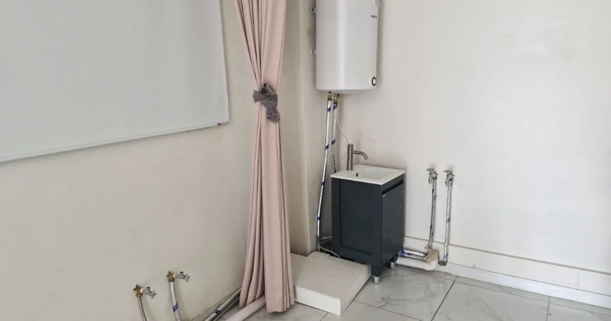 사장님 너무 친절하시고 공사도 깔끔하게 해주셔서 대만족입니다 온수기설치도 너무 잘돼서 따순물이 아주 잘 나오네요 숨고