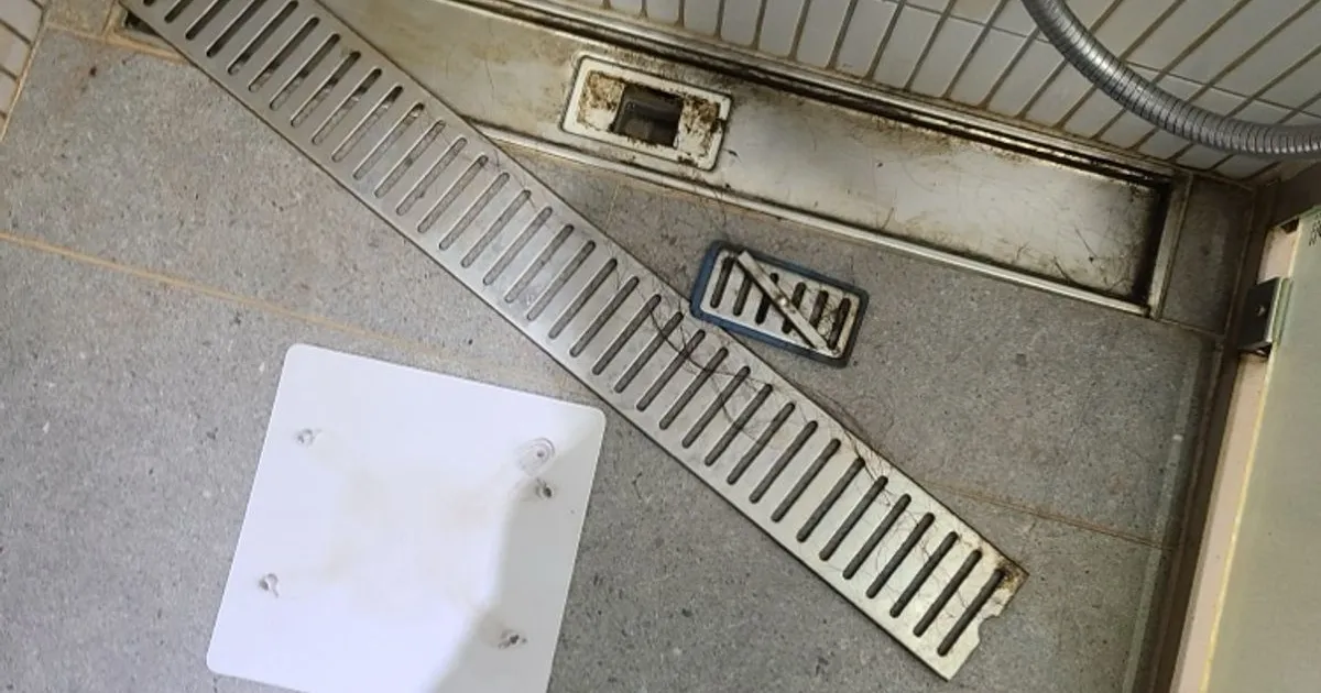 친절한 상담과 부담없는 금액으로 최대한 깔끔히 청소해주신다는 말씀에 믿고 맡겼습니다 솔직히 깨끗해져봐야 얼마나 깨끗해질까 큰