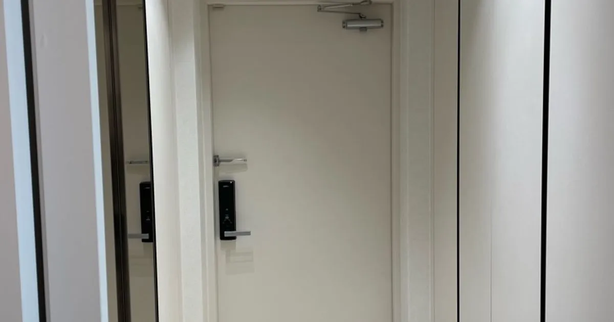 꼼꼼하게 잘진행해주셨고 시공 완료 후에 찾아와서 As까지 해주셨어요 작업도 완성도 높게 이쁘게 잘되어서 인테리어 마무리 잘했습니다 숨고 숨은고수