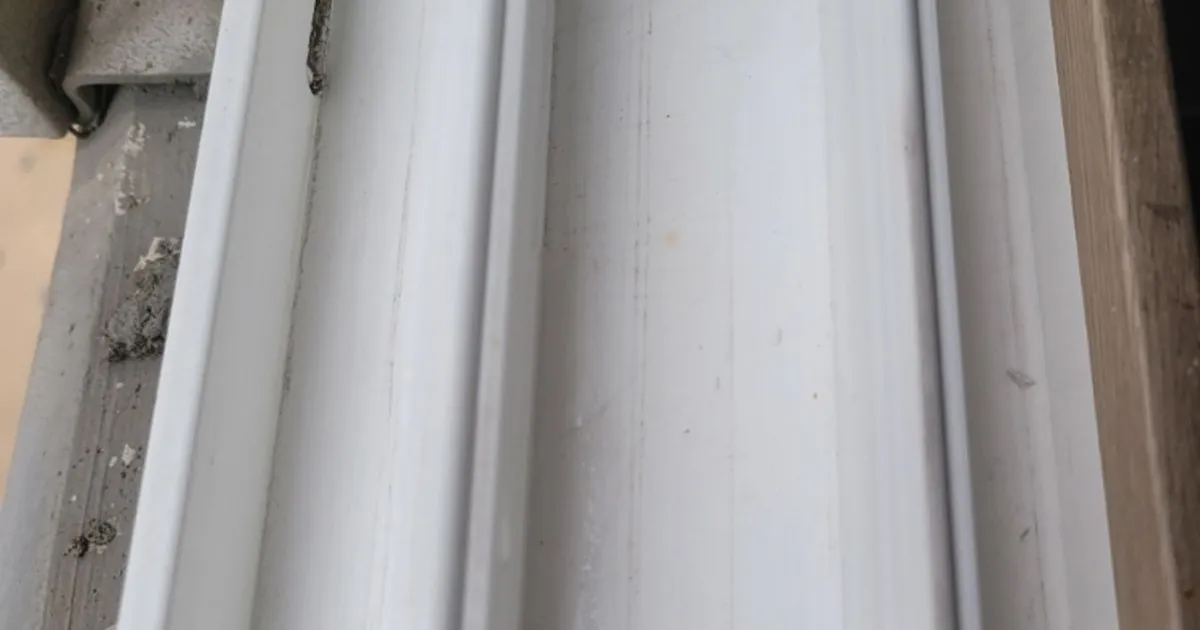 입주 전 너무 더러운 집안환경에 한숨밖에 안나와 숨고를 깔았고 견적받은 업체 중 후기가 가장 좋아서 선택하게 되었습니다 당일날 사장님께서 직접 연락주셔서 방 상태랑