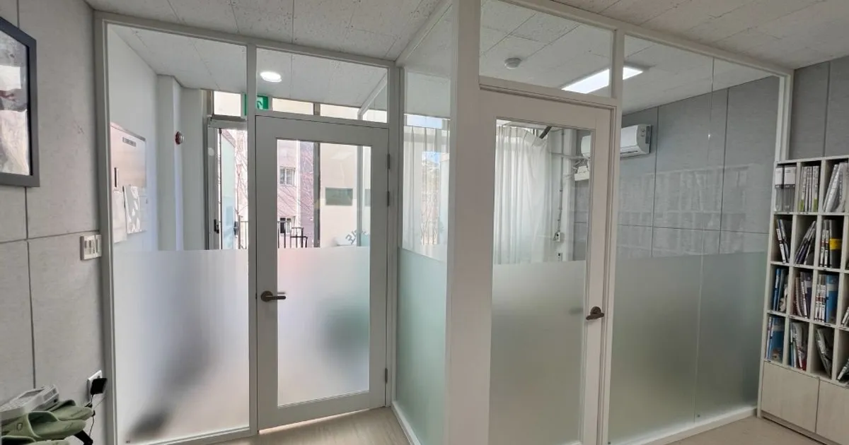 학원사정을 고려하여 공사해주시고 비용도 절감하도록 아이디어를 주시고 친절하십니다 숨고 숨은고수