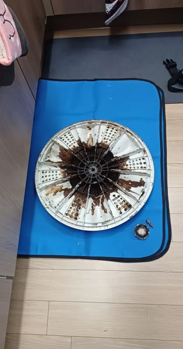 친절하게 하나하나 설명을 잘해주시고 작업이 끝날때마다 확인 시켜주시고 서비스후 잘 관리할수 있게 팁도 알려주시고 정만 만족합니다