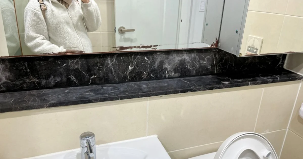 입주 청소를 진행하면서 전반적으로 깔끔하게 청소해 주셨고 세심한 부분까지 신경 써 주셔서 감사했습니다 바닥 창틀 화장실 등 기본적으로 신경 써야 할 부분들은 꼼꼼하게