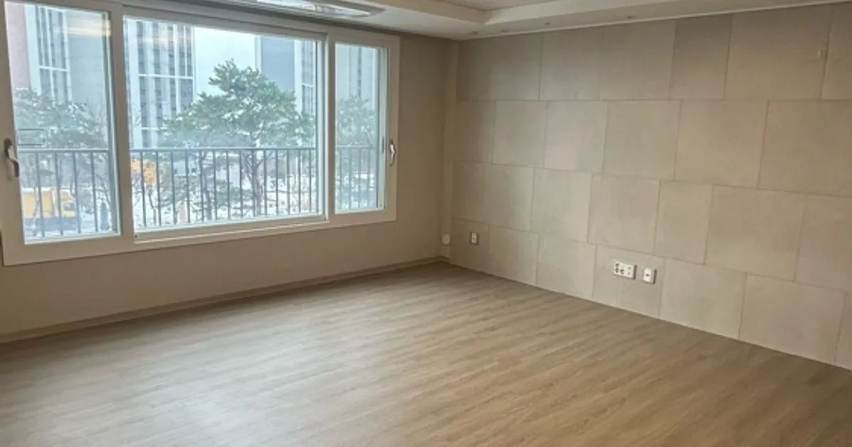 엄청 친절하고 빠르게 상담해주셨고 현장 상황 공유를 정말 잘해주셨습니다~ 자세히 설명해주셔서 기분좋게 이용했습니다 다음에