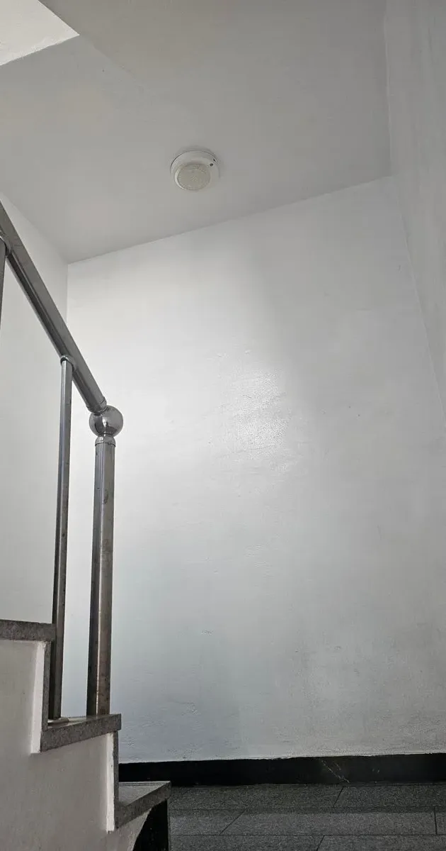 전기배선에 대해 사전 상담을 세심하게 해주셨고 작업도 꼼꼼히 해주셔서 감사했습니다 오늘은 화장실 전기 봐주시고 건물 전체배선