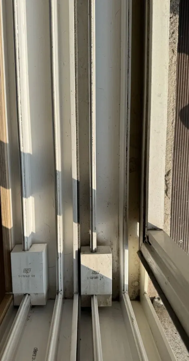 원룸 입주전 청소로 받은 견적중에 가장 세심하게 체크해서 견적 내주셔서 진행했고 꼼꼼하게 시간 맞춰서 진행해주셔서 좋았습니다 전 입주인이 좀 험하게 사용해서 반려