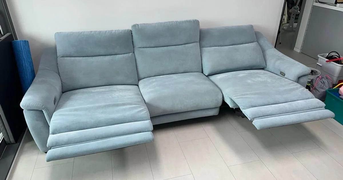 에어컨 쇼파청소 진행 의뢰했는데 에어컨은 깨끗하다고 2년정도 더 써도 된다고 하시고 쇼파만 청소 진행해주셨어요 아이가 있어 쇼파가 더러웠는데 너무 깨끗하게 잘 진행해