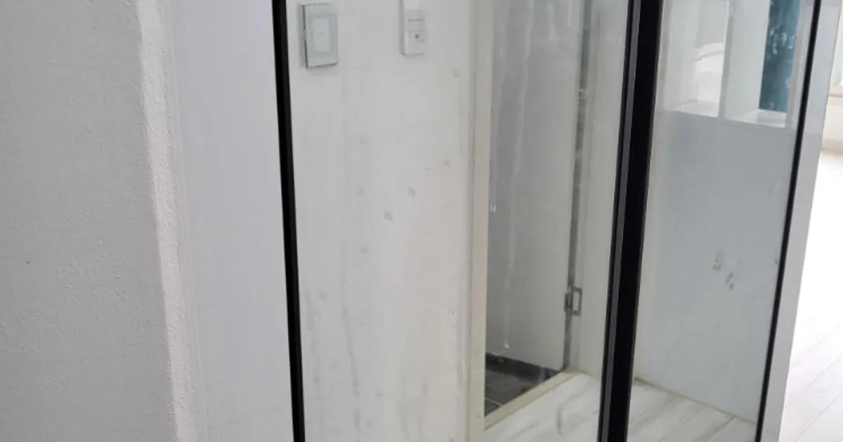 전 세입자가 집을 너무 더럽게 쓰고나가서 무척 걱정하면서 청소 맡겼는데 사장님께서 너무 꼼꼼하게 청소해주시고 추가요금 받으실
