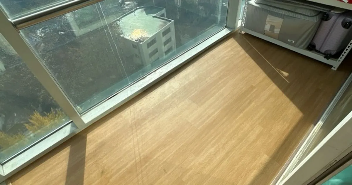 베란다 마루가 너무 상해서 문의 드렸는데 손도 빠르시고 마감도 꼼꼼하게 해주셨어요 넘 감사합니다 ㅎㅎ 숨고 숨은고수