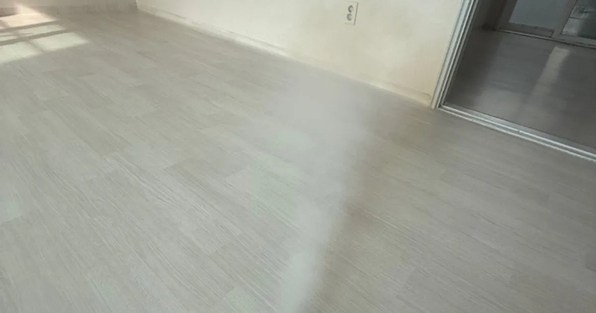예정에 없던 곰팡이와 강아지털 때문에 추가 비용이 들긴했지만 사장님이 오히려 죄송스러워 하시면서 많이 신경써 주셨습니다
