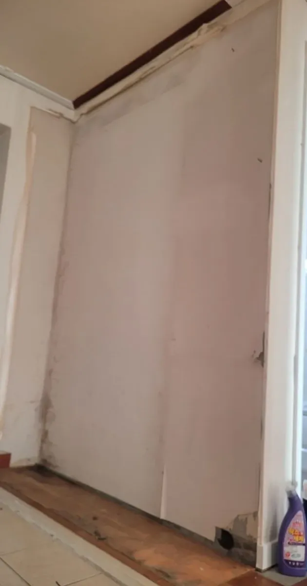 다음날로 급하게 요청했는데 빠르게 잘 작업해주셨어요 낡은 장이라 잘안떨어져서 고생하셨을텐데 작업자분 친절하게 잘작업해주셔서 좋았습니다 숨고 숨은고수