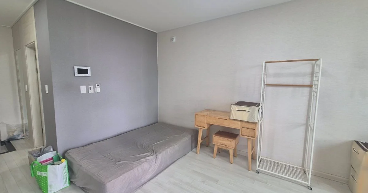 빠르고 안전하게 잘해주세요 짐도 꼼꼼하게 싸주시고 그릇이나 컵도 하나 안깨지고 잘 옮겨주셨네요 신속친절 덕분에