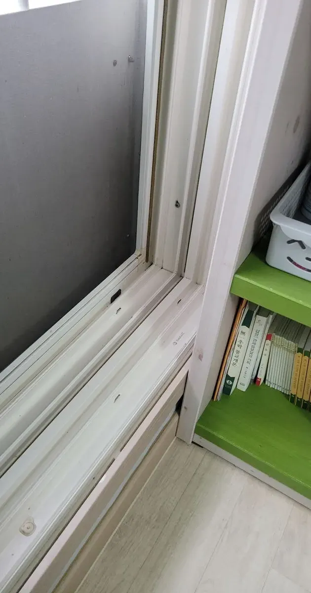 자녀방청소와 창틀청소같이해주셨는데 가격도 합리적이고 완벽하게 청소를 잘해주어 너무 감사했습니다 아주 말끔 깔끔합니다