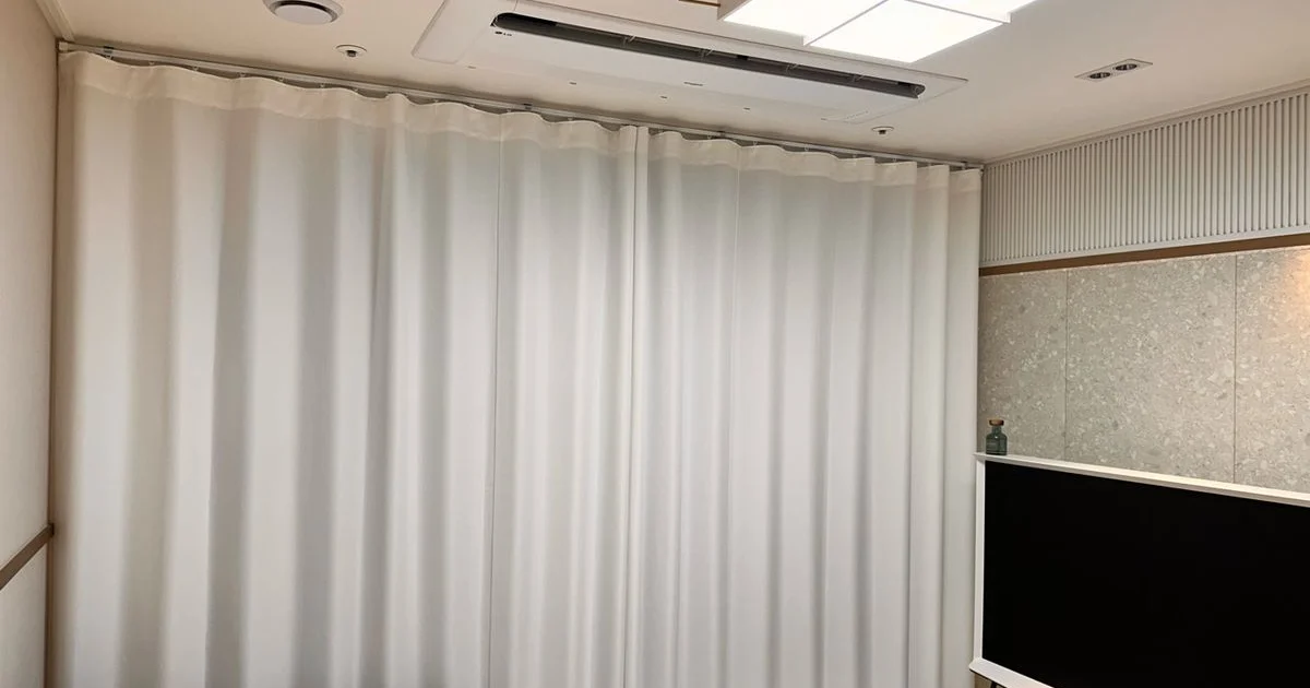 방문실측 설치까지 넘 친절하고 꼼꼼하게 설명해주시고 시공해주셨어요 커튼 너무 이쁘고 맘에 들어요 진짜 견적 많이 받고