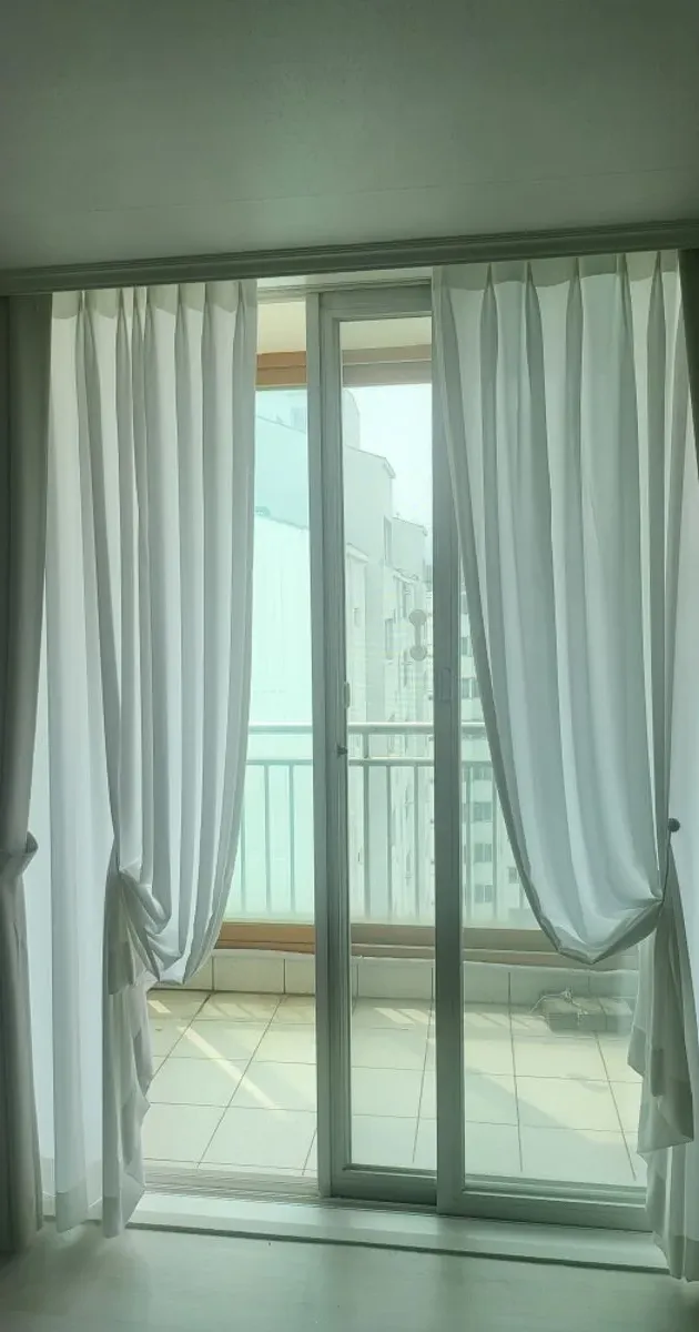 꼼꼼하게 진행해주셨습니다 블라인드 커튼박스가 비뚤어져서 두개 달 때 간섭이 발생했는데 끝까지 신경써서 잘 맞춰주셨네요 숨고