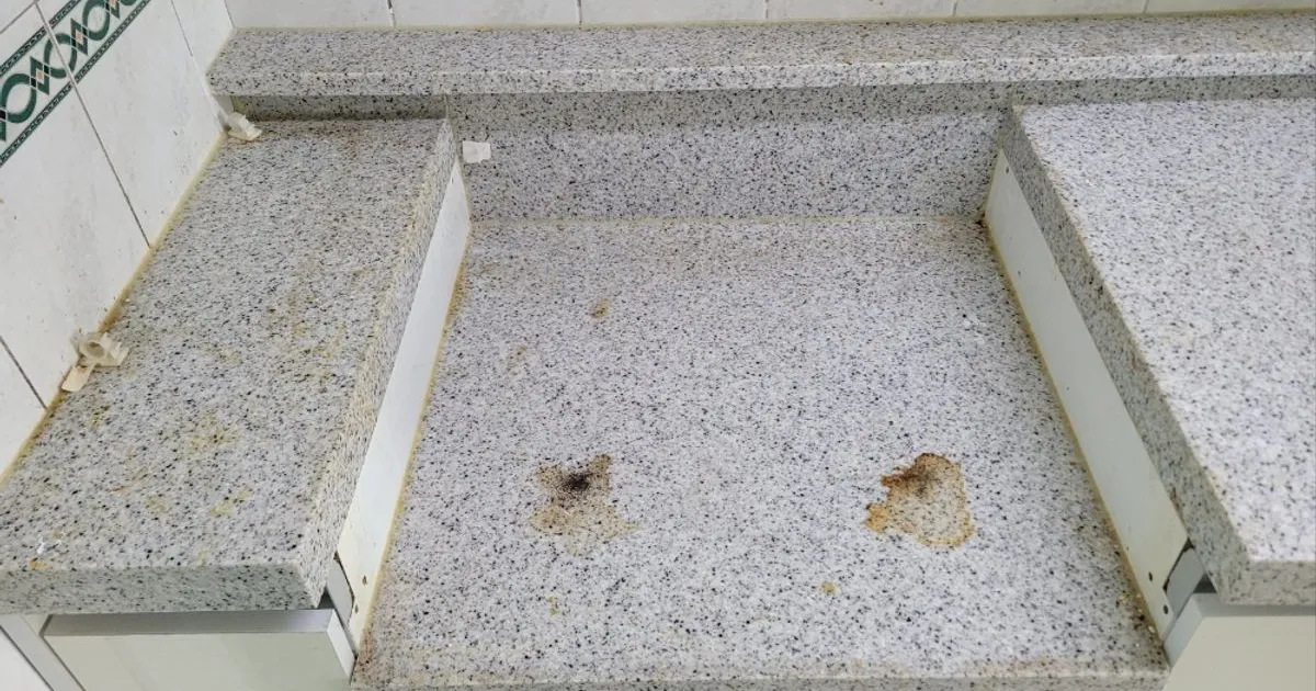 카톡으로 친절하게 상담해주셨고 청소 당일에도 청소 진행상황을 계속 알려주셔서 마음놓고 다른 볼 일을 볼 수 있었습니다 청소도
