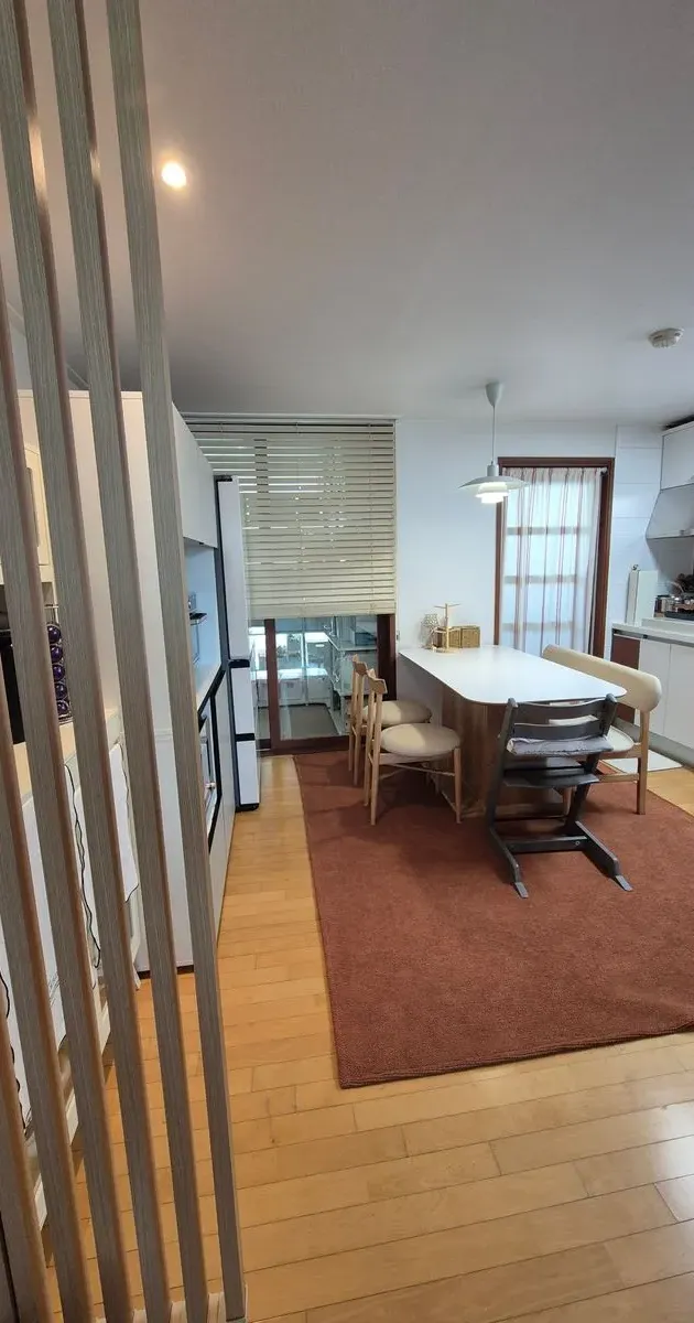 약속된 시간 맞춰 와주셨고 블라인드 깔끔하고 사용 편리하게 잘 설치해주셨어요 중간중간 위치나 필요한 사항 확인 물어봐주시고 빠르고 섬세하게 설치해주셔서 속이 시원합니다