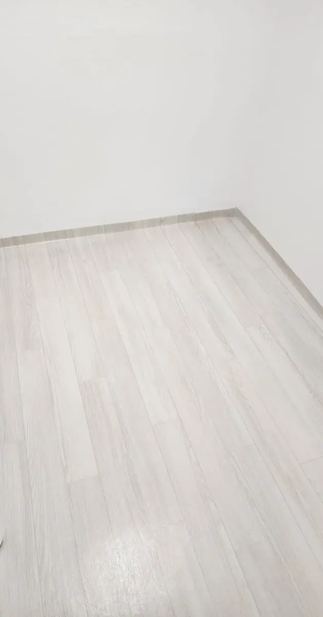 아침에 약속했던 시간에 오셔서 정말 꼼꼼하게 청소해주셨어요 특히 베란다 창틀 먼지랑 지저분한게 굳어있었는데 말끔하게 제거해