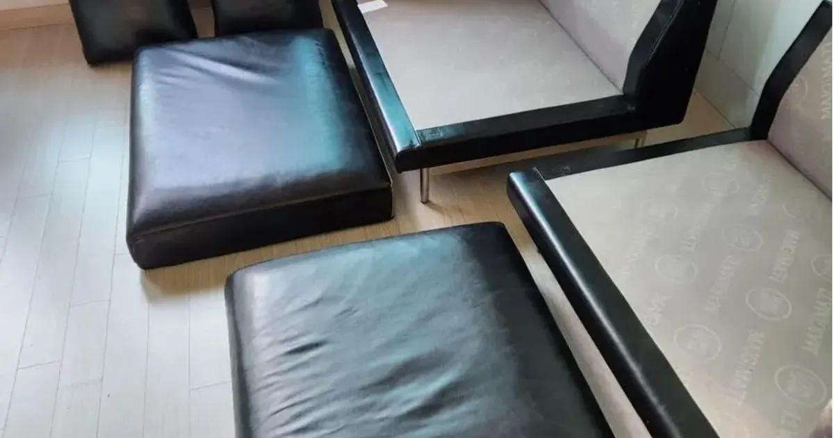 작업 전 설명부터 가죽 재질에 대한 상세한 설명까지 친절하게 잘 해주셨고 등받이 좌방석이 모두 분리가 되는 타입이라 까다로우셨을텐데 모든 쿠션 양옆과 바닥까지 정말