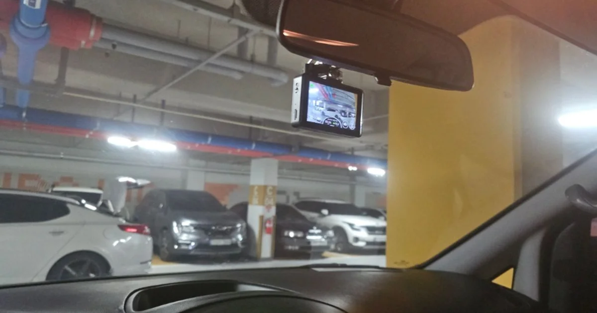 차를 팔아야 되서 블랙박스 이전작업을 의뢰했습니다 기존 블랙박스가 노후되어 쓰지못하는 상황이라 가지고 계셨던 제품으로 교체 해